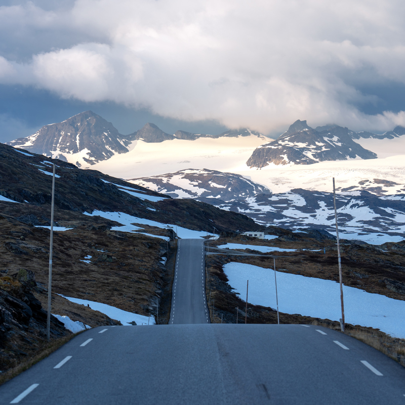 Traveling by car - Jotunheimen